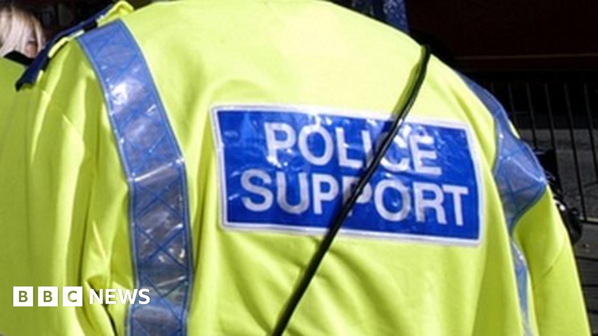 Cambridgeshire PCSO roles reviewed after 10 years - BBC News