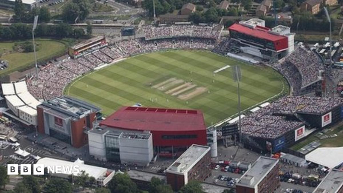 In pictures: Police helicopter captures Manchester from air - BBC News