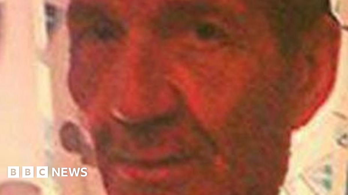 John Reeder cyclist death: Suspects bailed until 2 October - BBC News