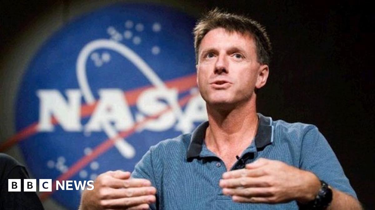 Astronaut Michael Foale retires from Nasa - BBC News