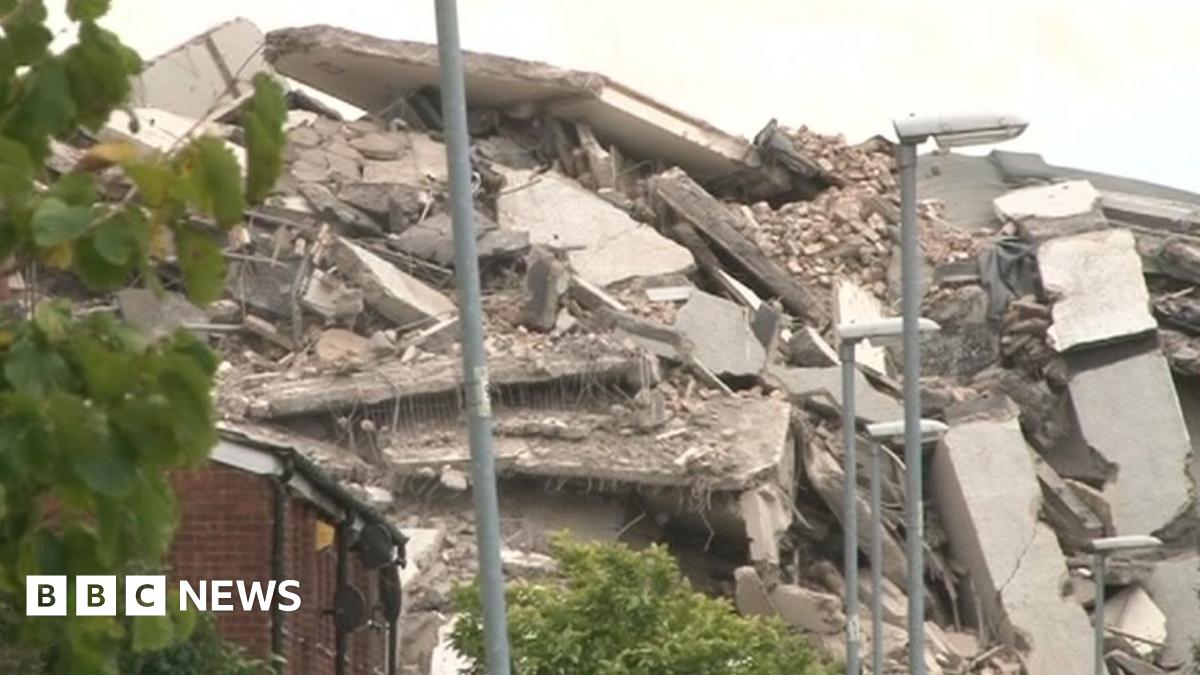 Hull Orchard Park tower blocks demolished - BBC News