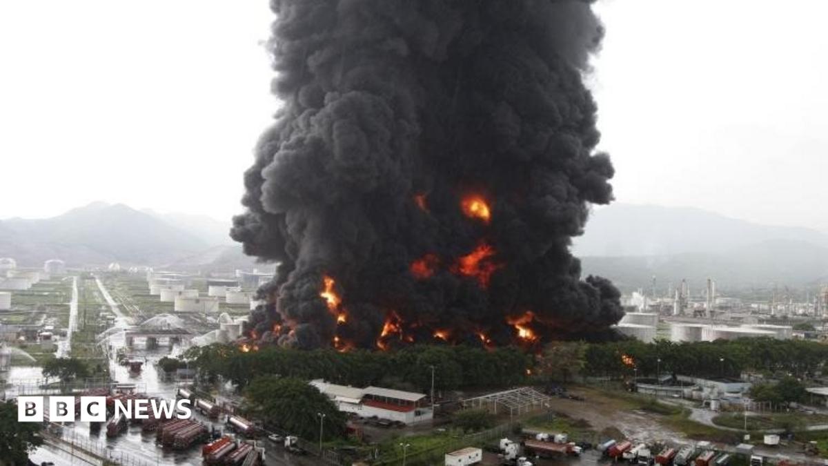 Fire at Venezuela's Puerto La Cruz oil refinery 'over' - BBC News