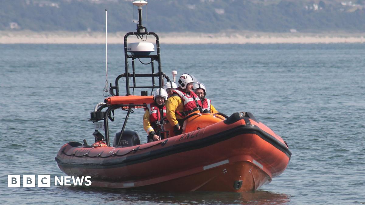 Sea rescue off Black Rock after 'record' lifeboat launch - BBC News