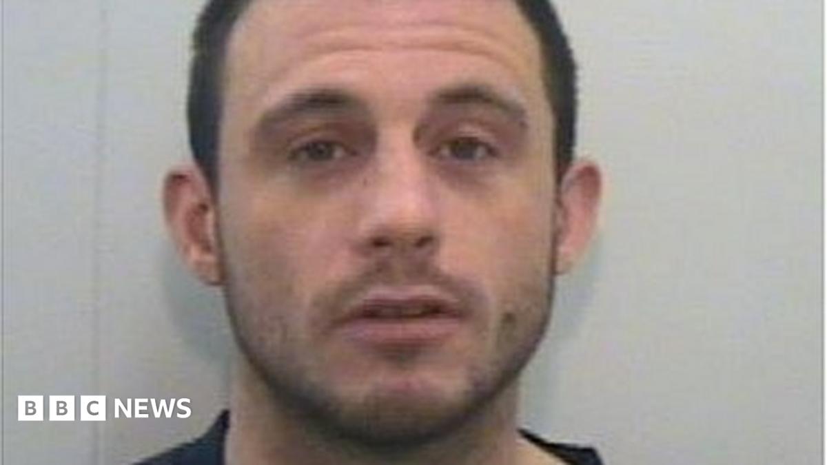 David Gray jailed over Levenshulme 'street row' murder - BBC News