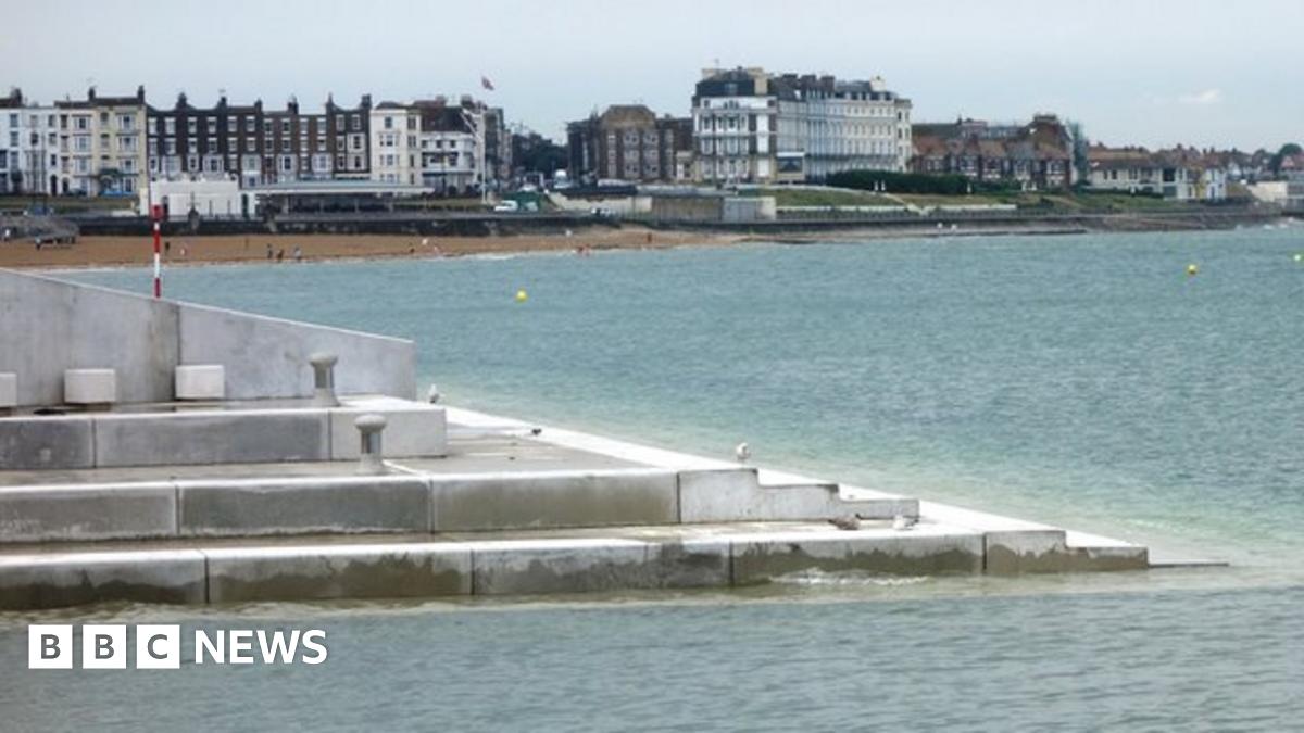 Can art change Margate's fortunes? - BBC News
