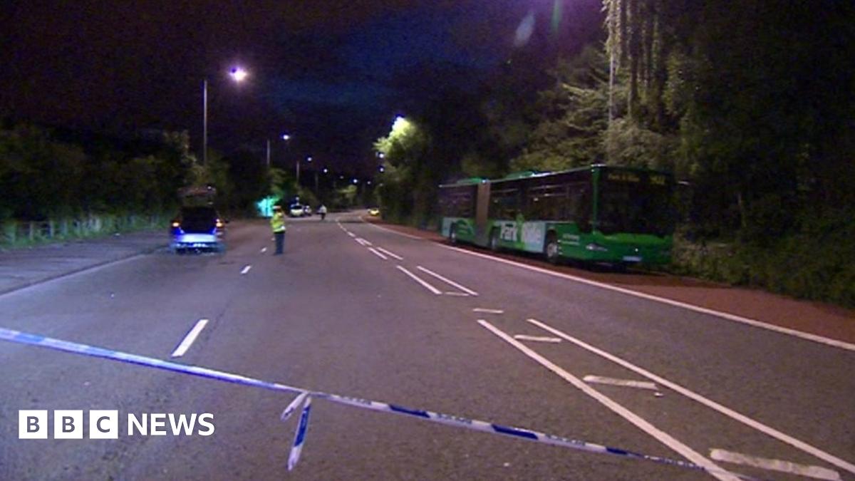 Motorcyclist dies in crash at Portway in Bristol - BBC News