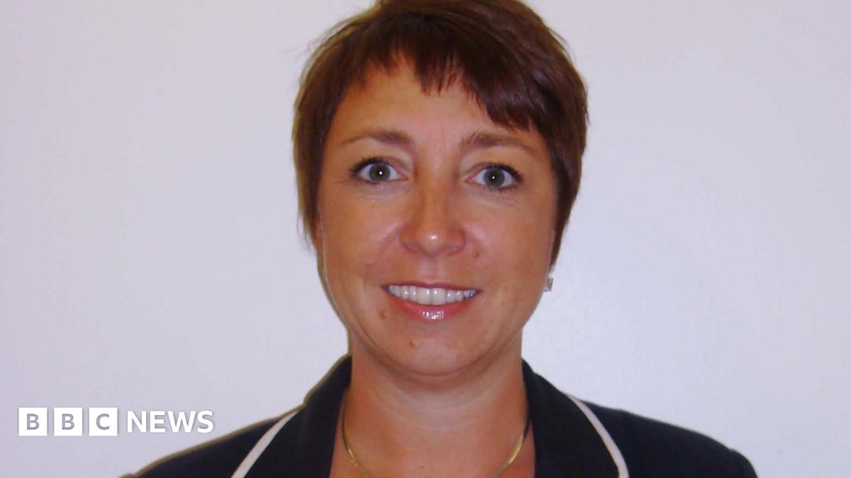 Northern Lincolnshire and Goole NHS trust boss gets £25k rise - BBC News