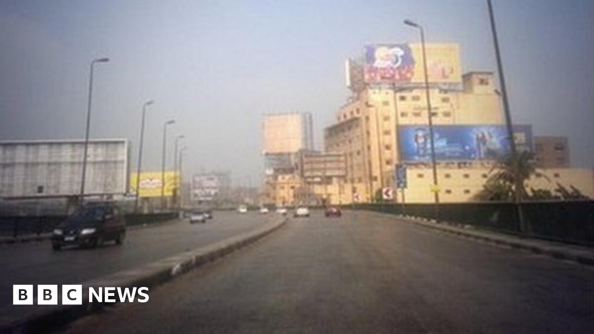 Egypt crisis: Cairo quiet but tense as death toll rises - BBC News