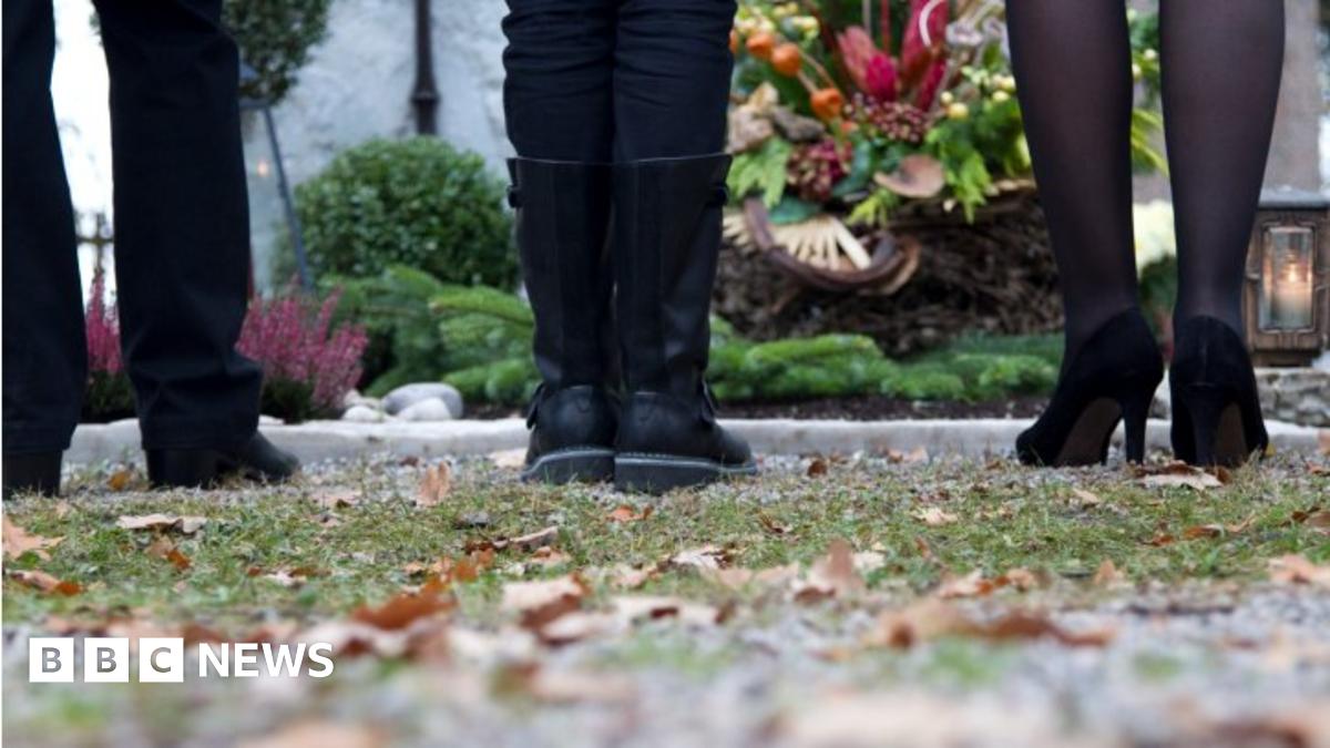 Criminologists identify family killer characteristics - BBC News