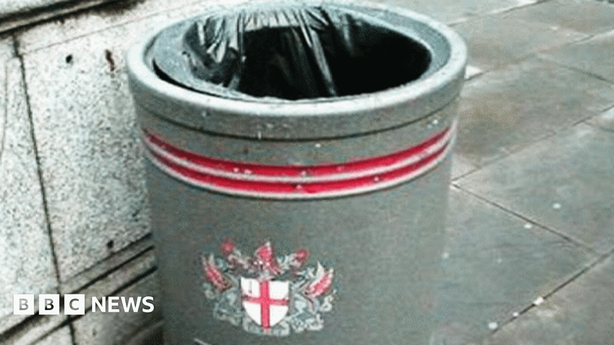 Bishopsgate gets bins back 20 years after IRA explosion - BBC News