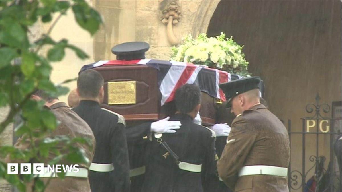 SAS Brecon Beacons soldier funeral held in Trowbridge - BBC News