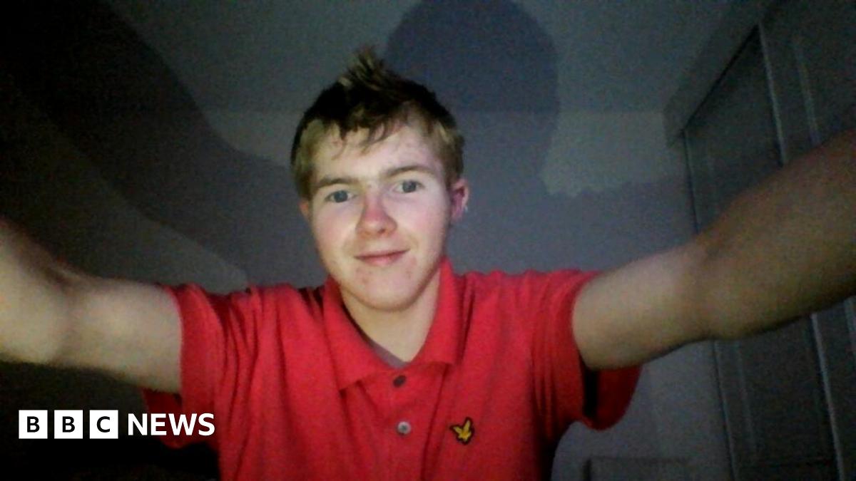 Cyber-bullying: Horror in the home - BBC News