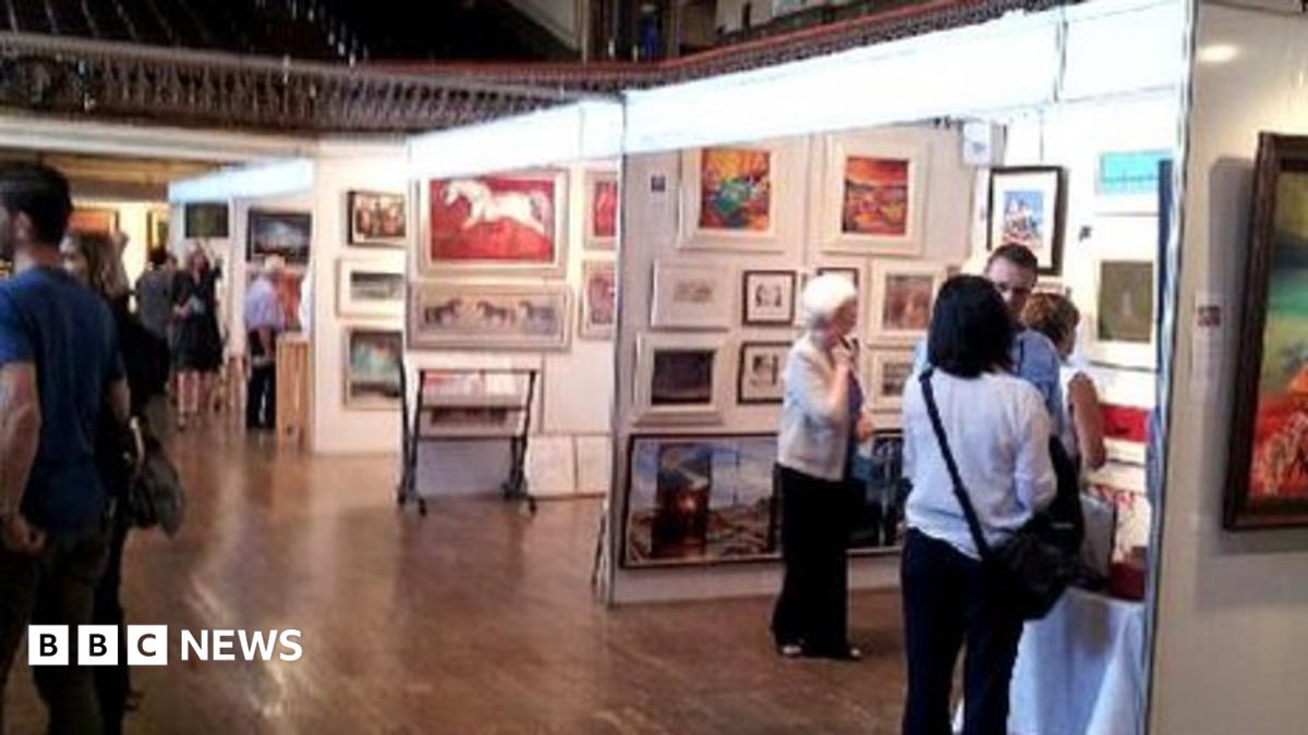 Aberdeen Art Fair 'could be expanded due to popularity' - BBC News