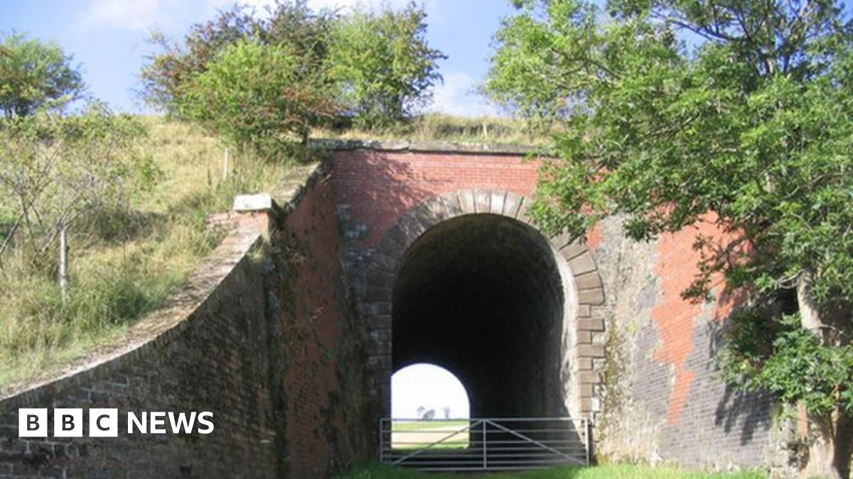 Borders to Edinburgh rail extension contingency call - BBC News