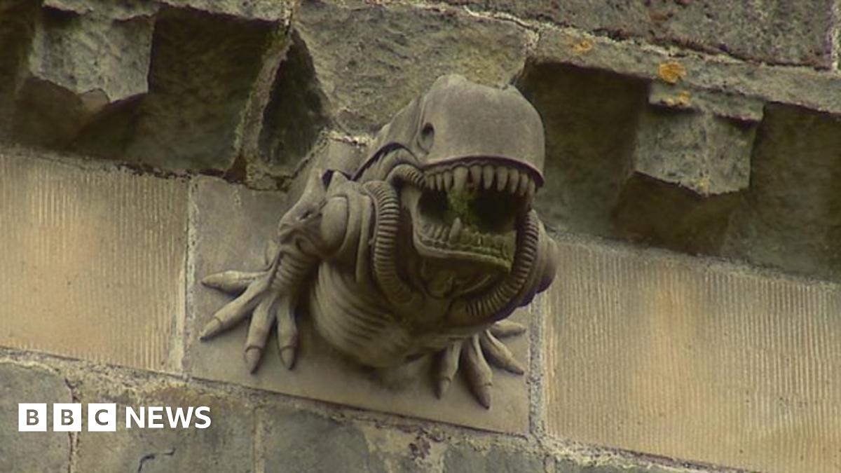 'Alien' gargoyle on ancient Paisley Abbey - BBC News