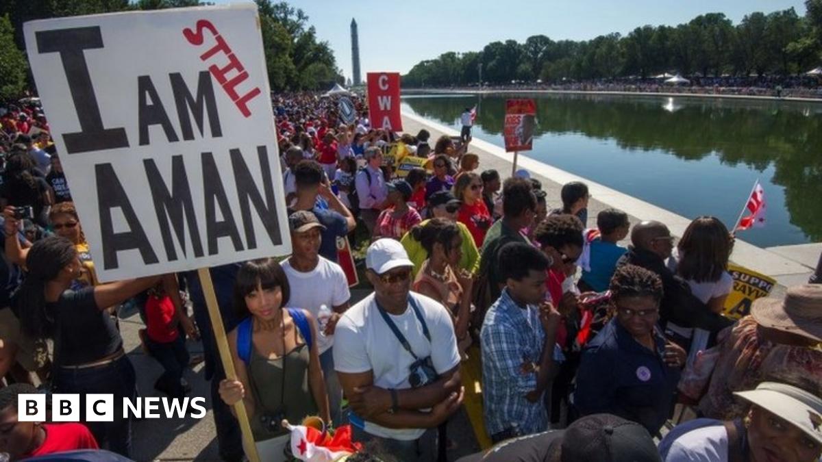 Martin Luther King rally draws thousands to Washington - BBC News