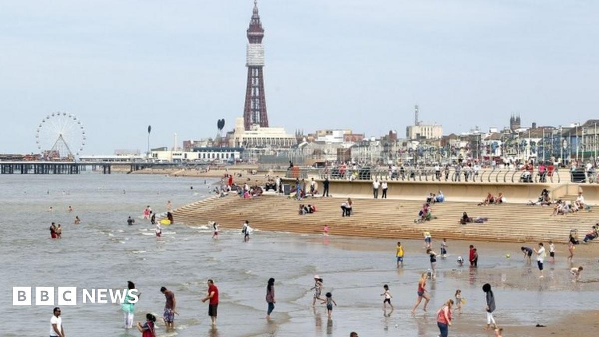 Two earthquakes shake Blackpool - BBC News