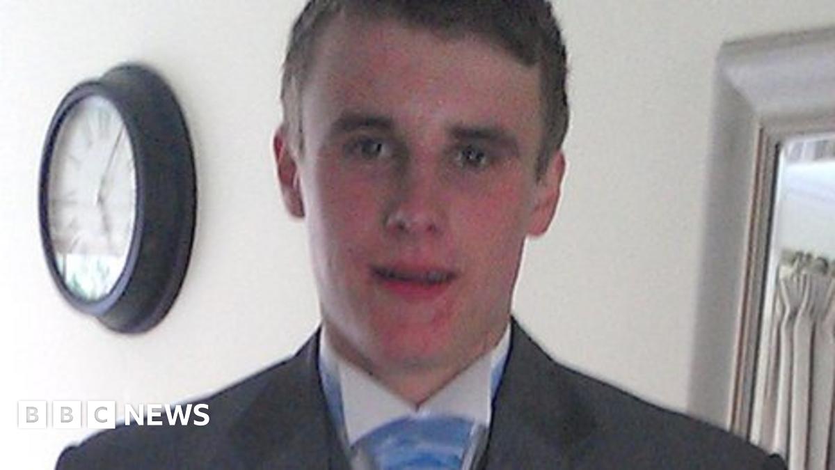 Callum Denman: Tribute to West Coker crash death teenager - BBC News