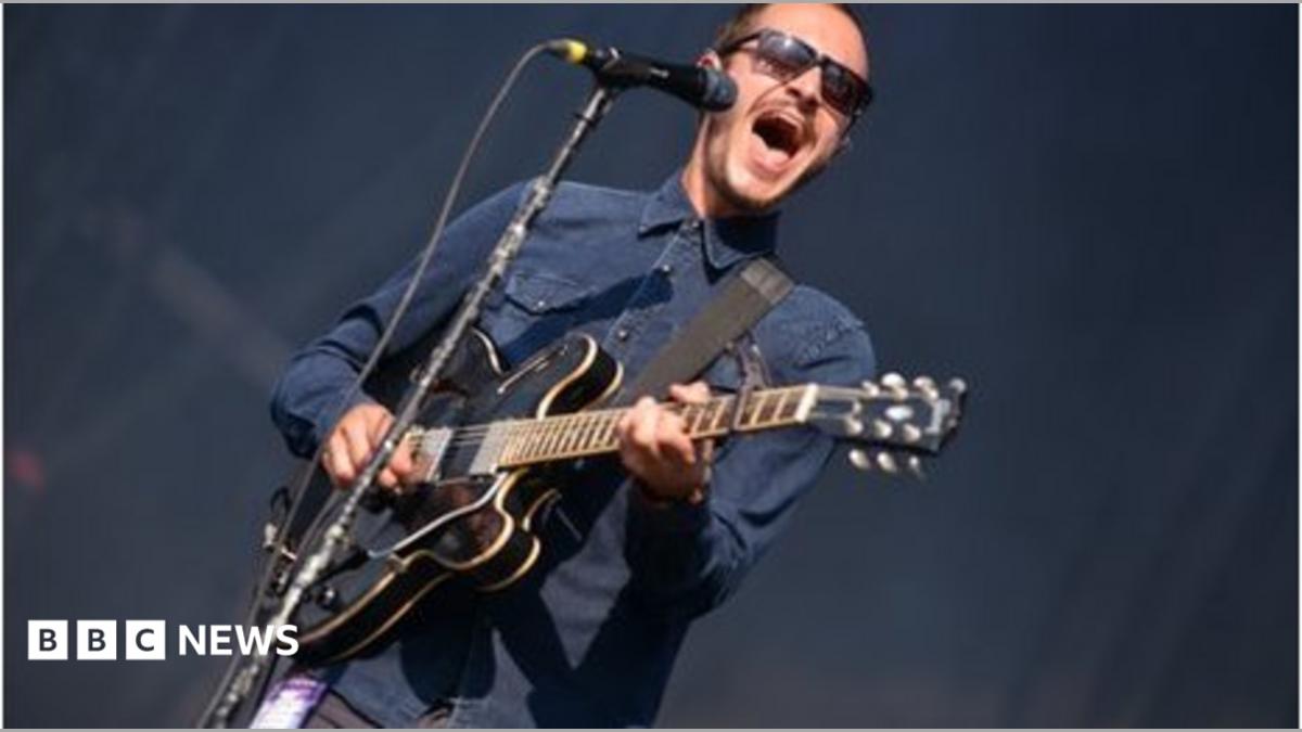 Editors announce UK and Ireland tour dates for November - BBC News