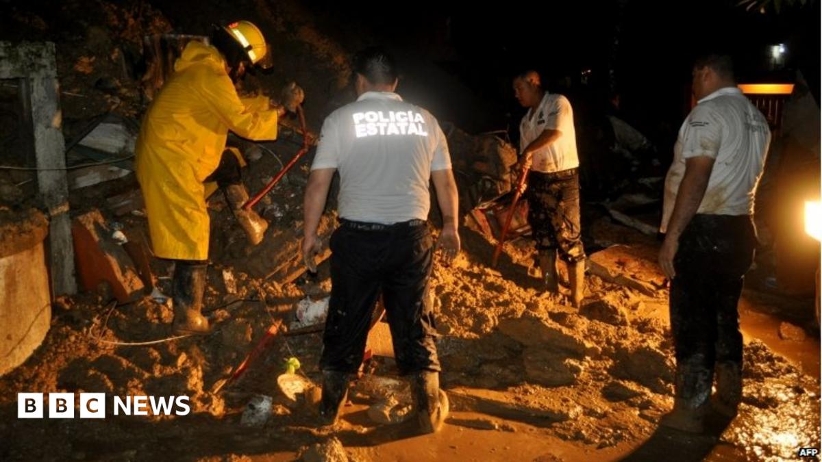 Mexico mudslides and flash flooding kill 14 - BBC News