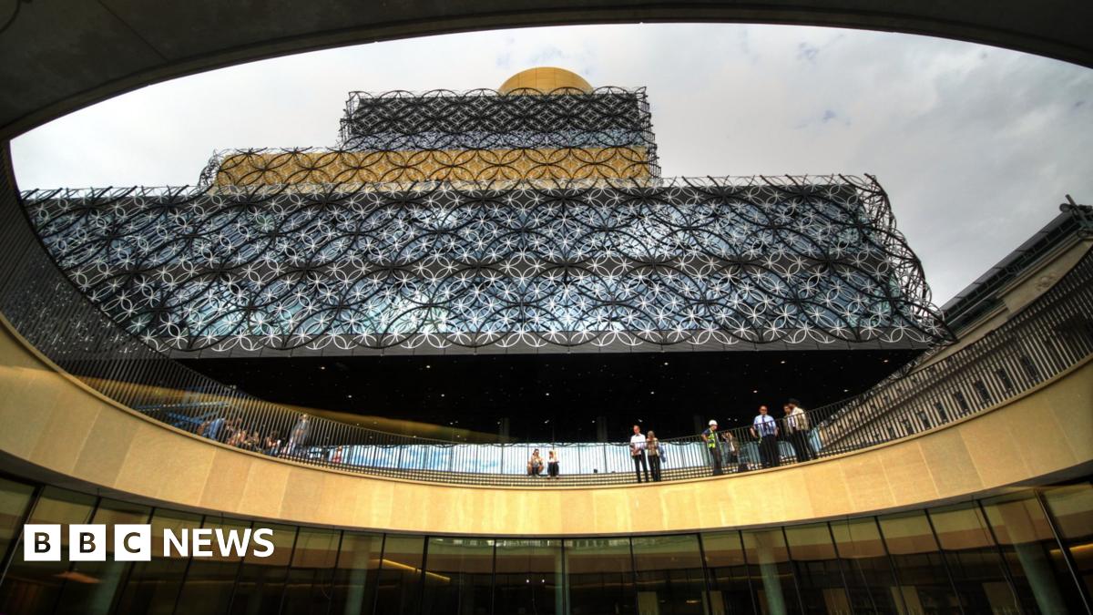 'Reinventing the library': Birmingham's futuristic vision - BBC News