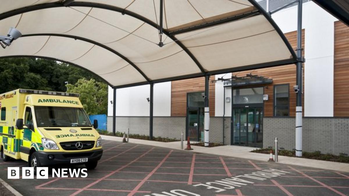 Lister Hospital's adult A&E department moves - BBC News