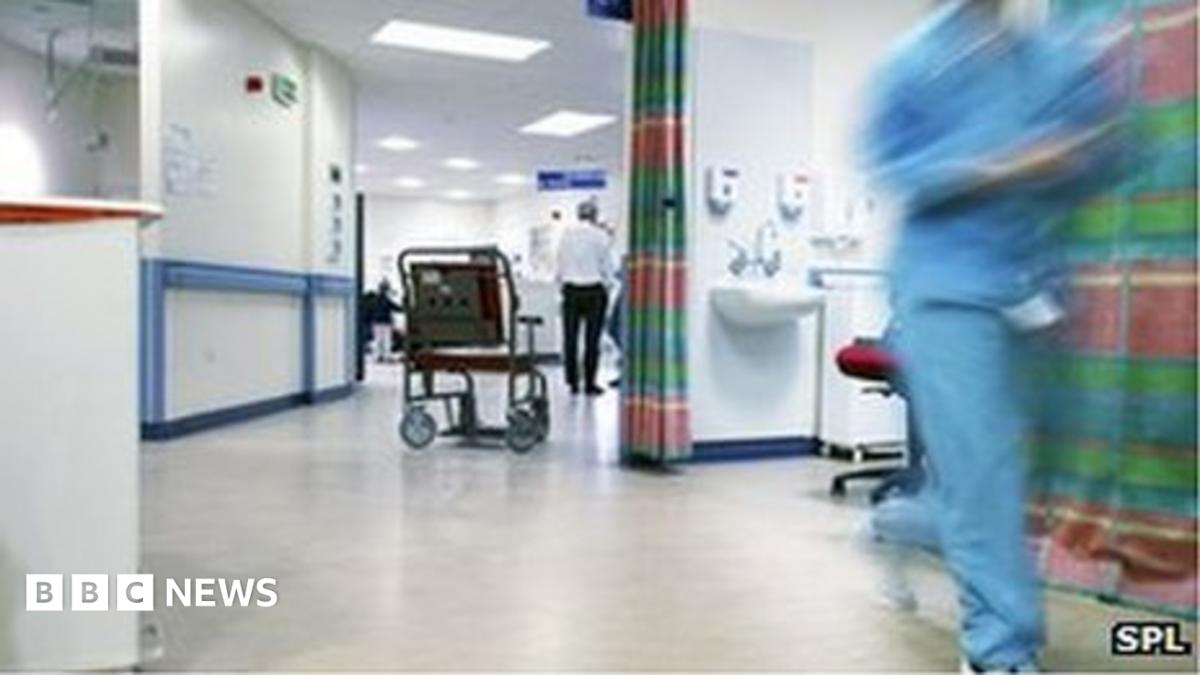 Kidney checks on hospital patients 'would save lives' - BBC News