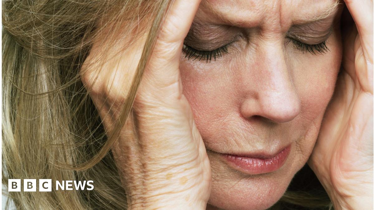 Migraine sufferers' brains 'show structural differences' - BBC News