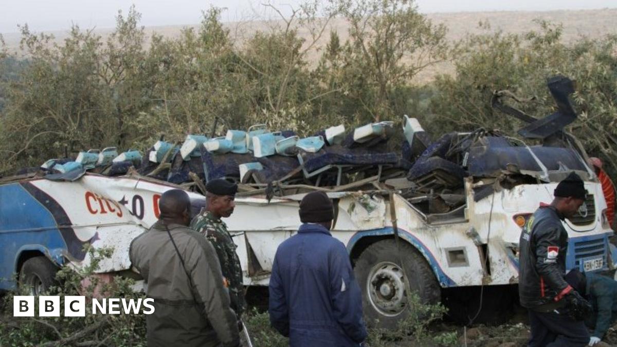 Kenya bus crash kills 41 near Narok - BBC News