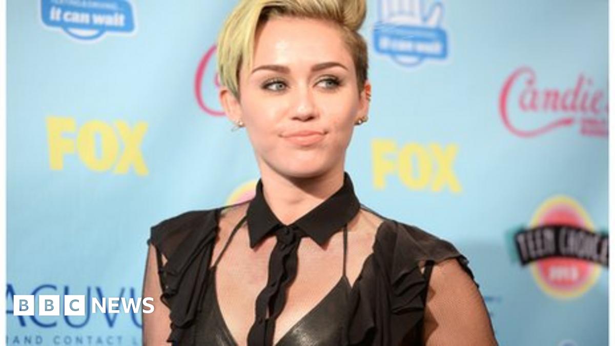 Tweets of the week: Miley Cyrus, Syria, Trump University - BBC News
