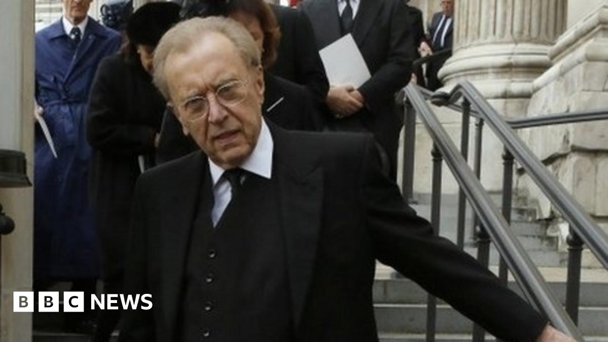Sir David Frost, broadcaster and writer, dies at 74 - BBC News