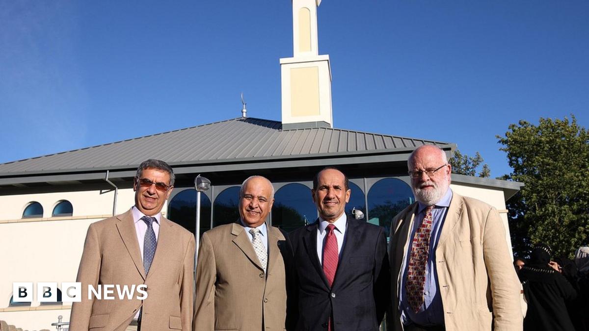 New £1.3m mosque opens on Dundee city campus - BBC News