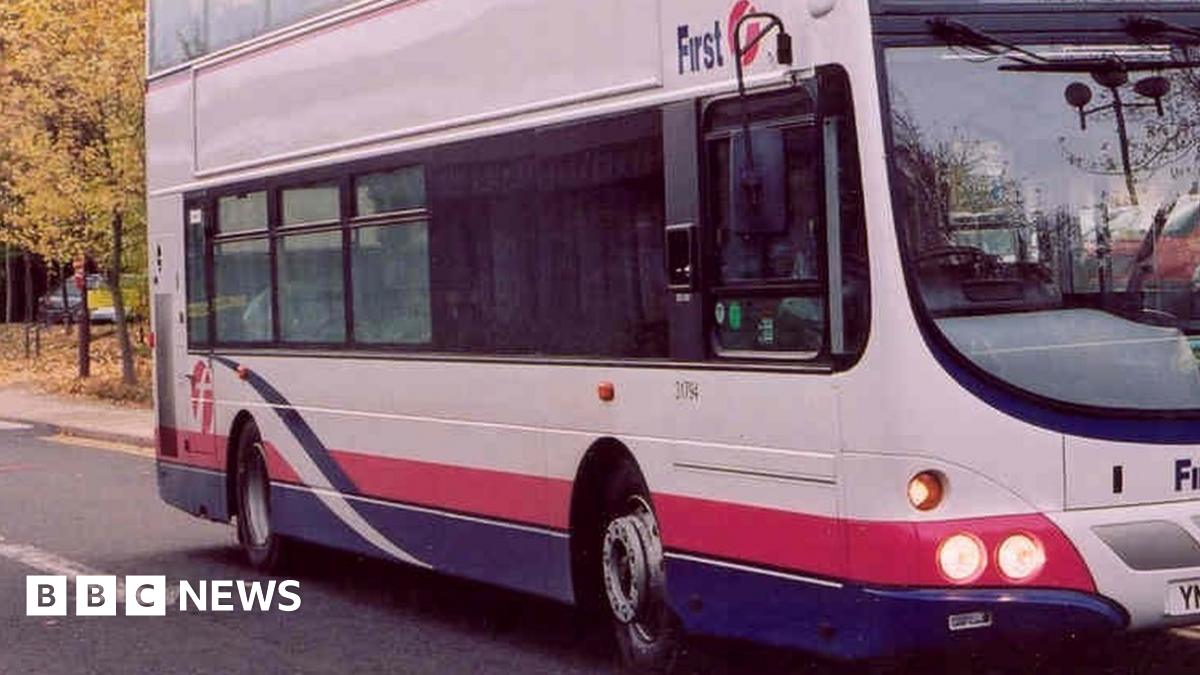 Cornwall Council admits school bus pass 'problem' - BBC News