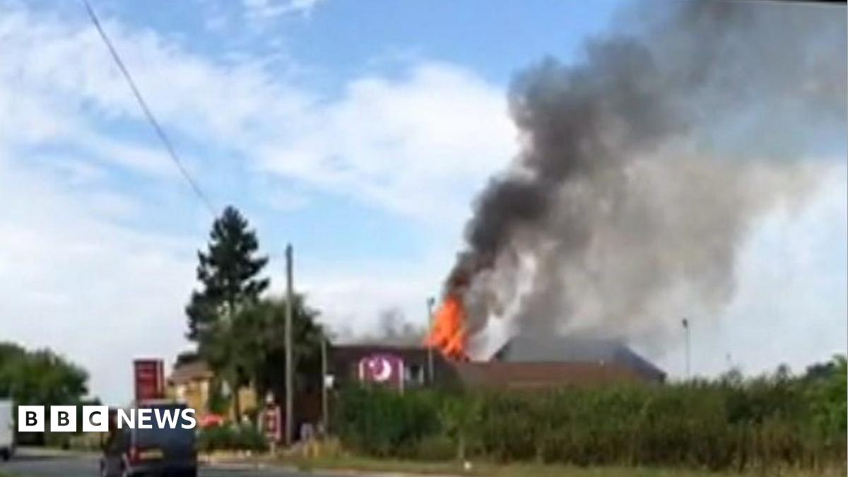 Fire sweeps through Premier Inn at Warmington - BBC News