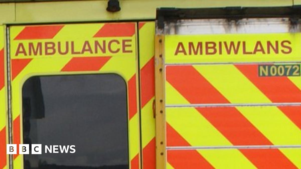 Two seriously hurt in A466 road crash near Chepstow - BBC News