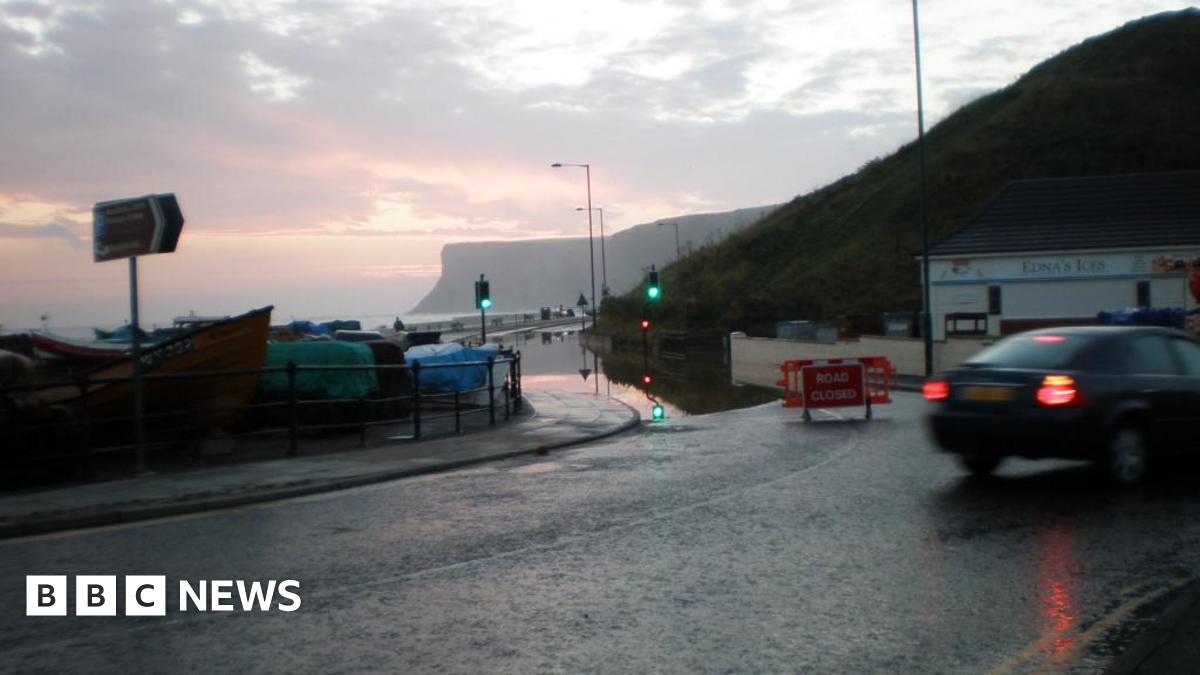 Homes flooded in Redcar and cars swept away in Saltburn - BBC News