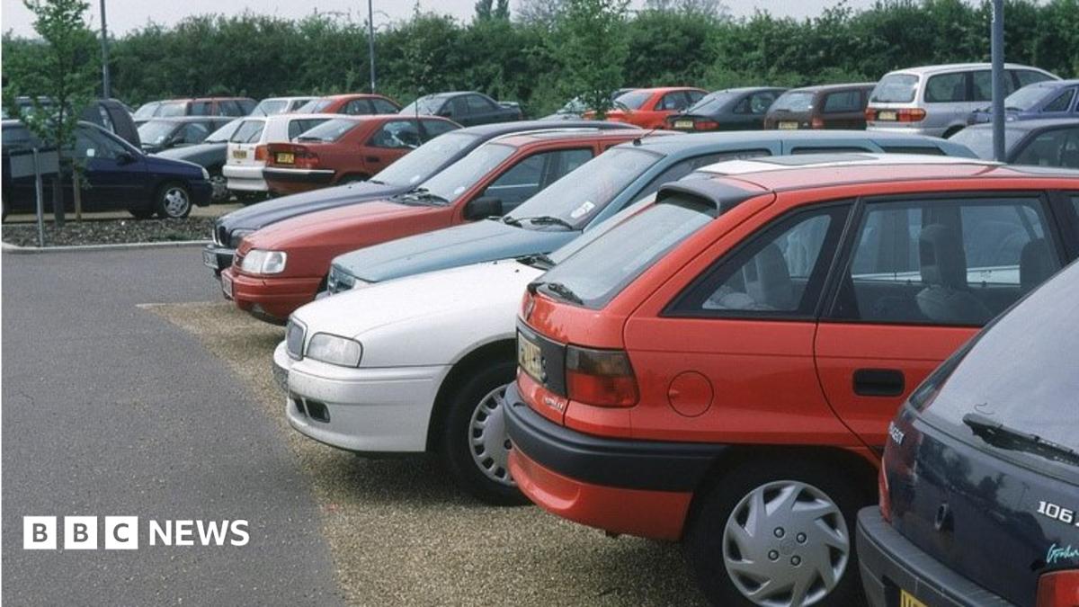 Perdiswell Park and Ride bus service in Worcester scrapped - BBC News