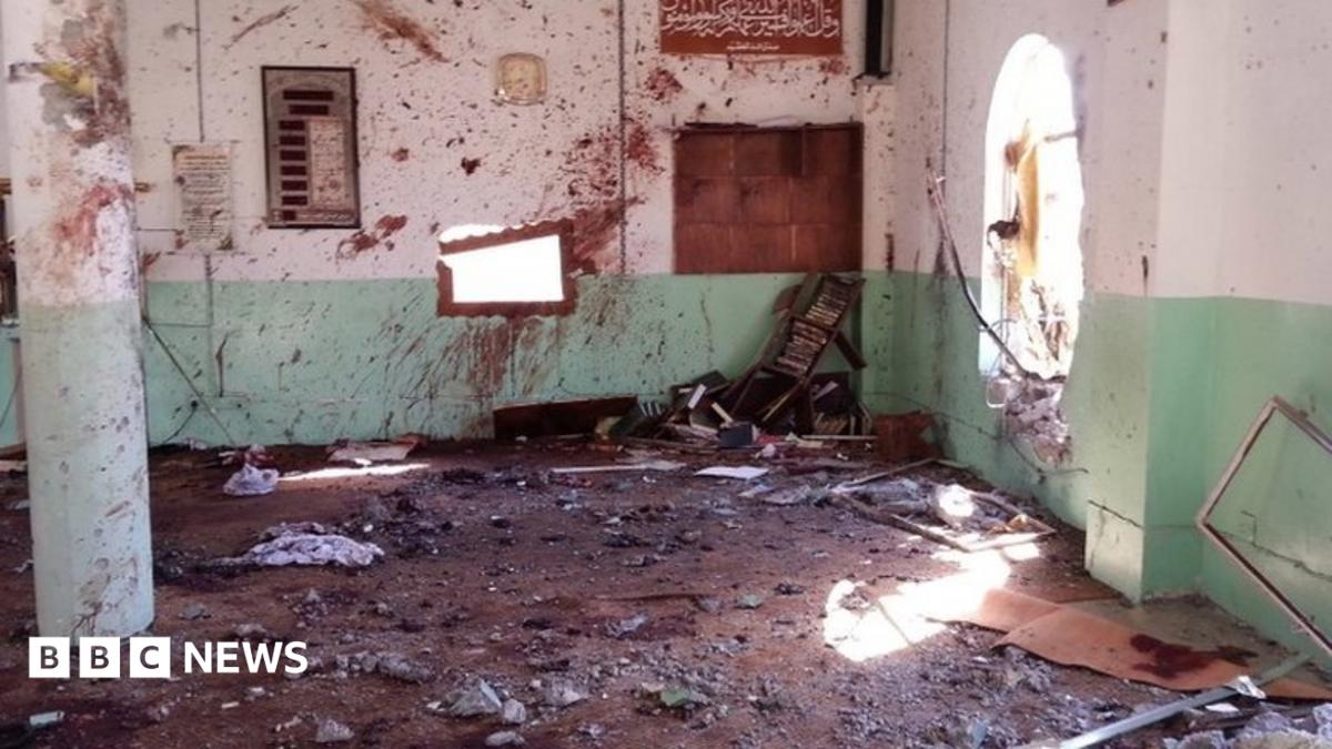 Iraq violence: Deadly bomb attack on Baquba mosque - BBC News