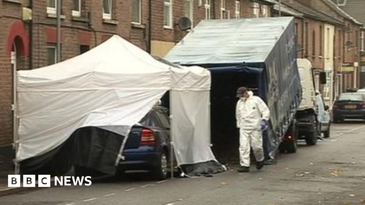 Luton murdered teenager died from 'stab wound to heart' - BBC News