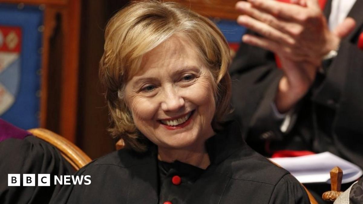 Hillary Clinton receives St Andrews honorary degree - BBC News