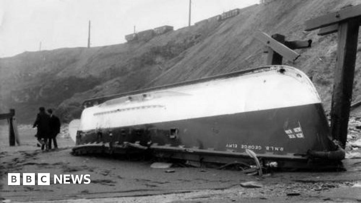 Tragedy lifeboat George Elmy gets new home in Seaham - BBC News