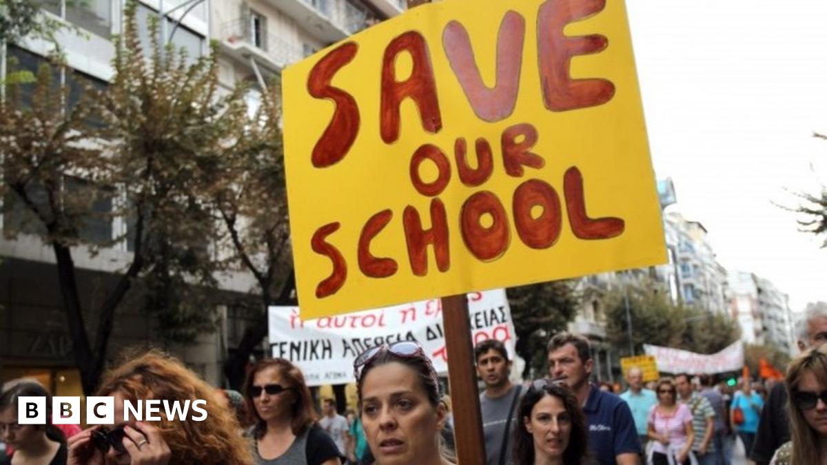 Crisis in Greece: PM Samaras sees recovery by 2019 - BBC News