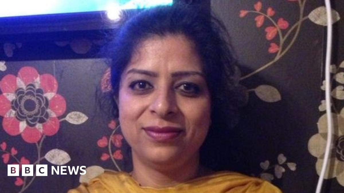 Amina Bibi stabbing: Husband charged with wife's murder - BBC News