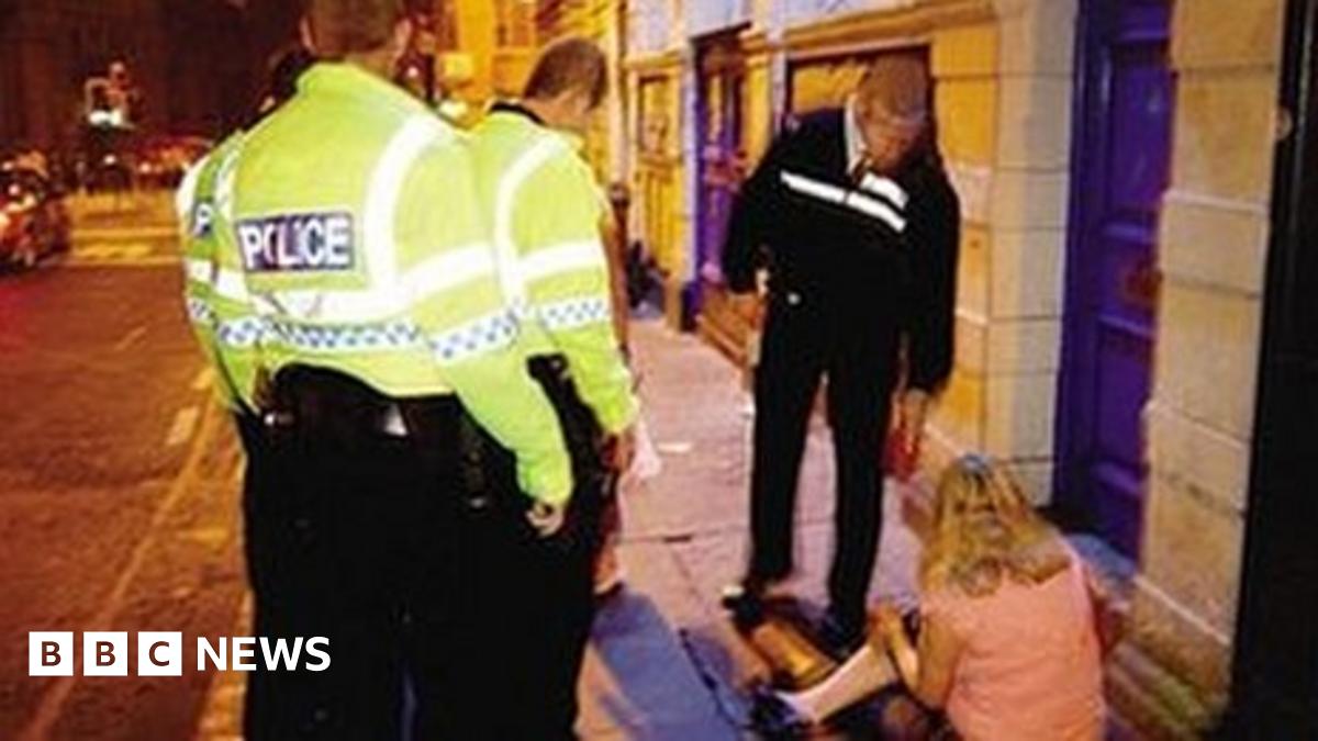 Acpo issues 'drunk tanks' call to tackle disorder - BBC News