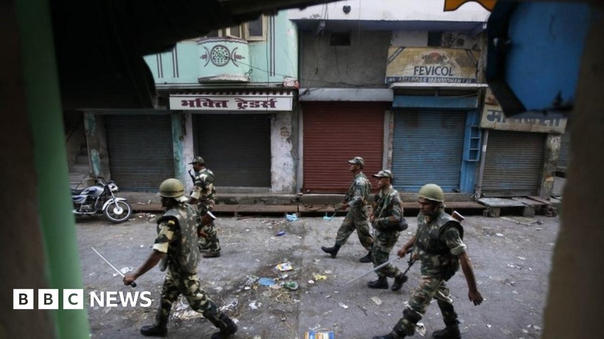 Muzaffarnagar violence: India politicians face arrest over riots - BBC News
