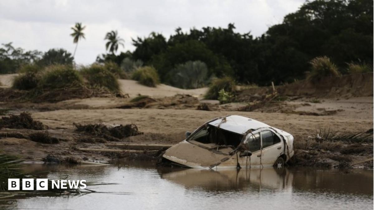 Mexico storms: Hurricane Manuel makes landfall - BBC News