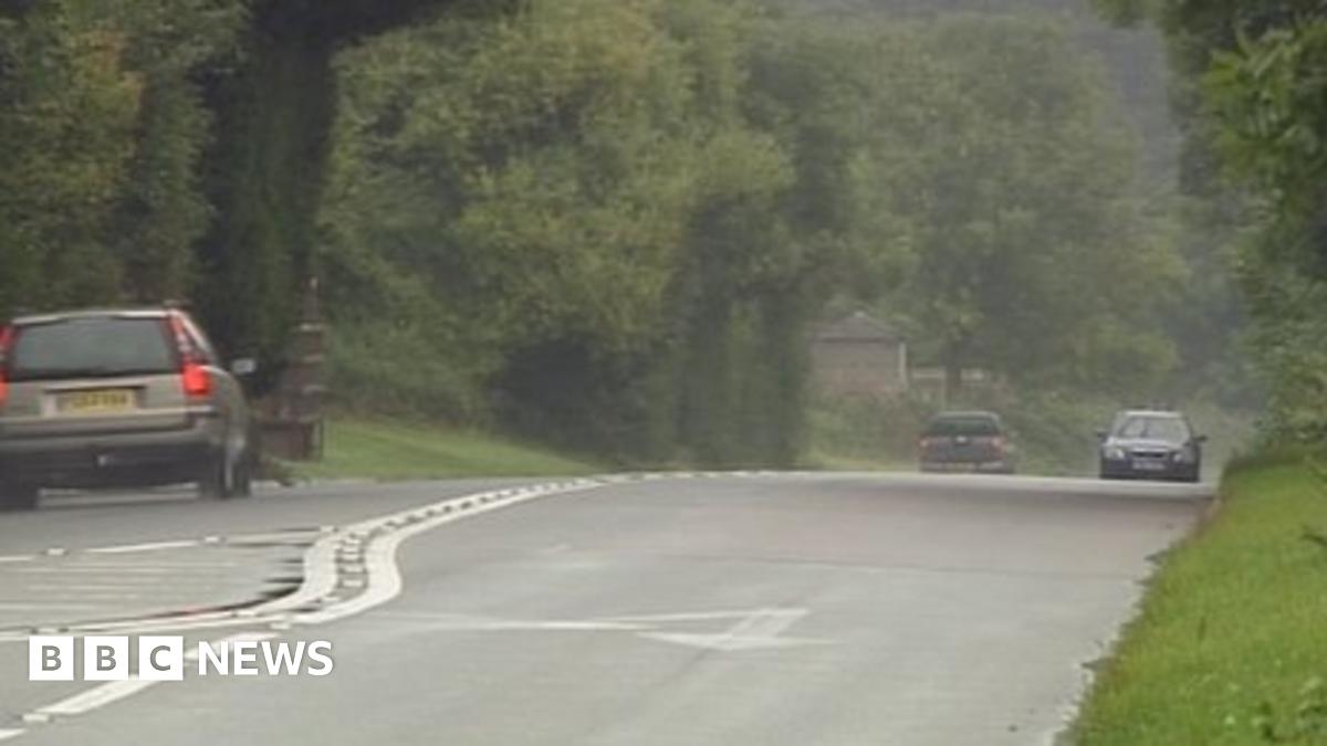Road rage blamed for Axbridge crash which left two dead - BBC News