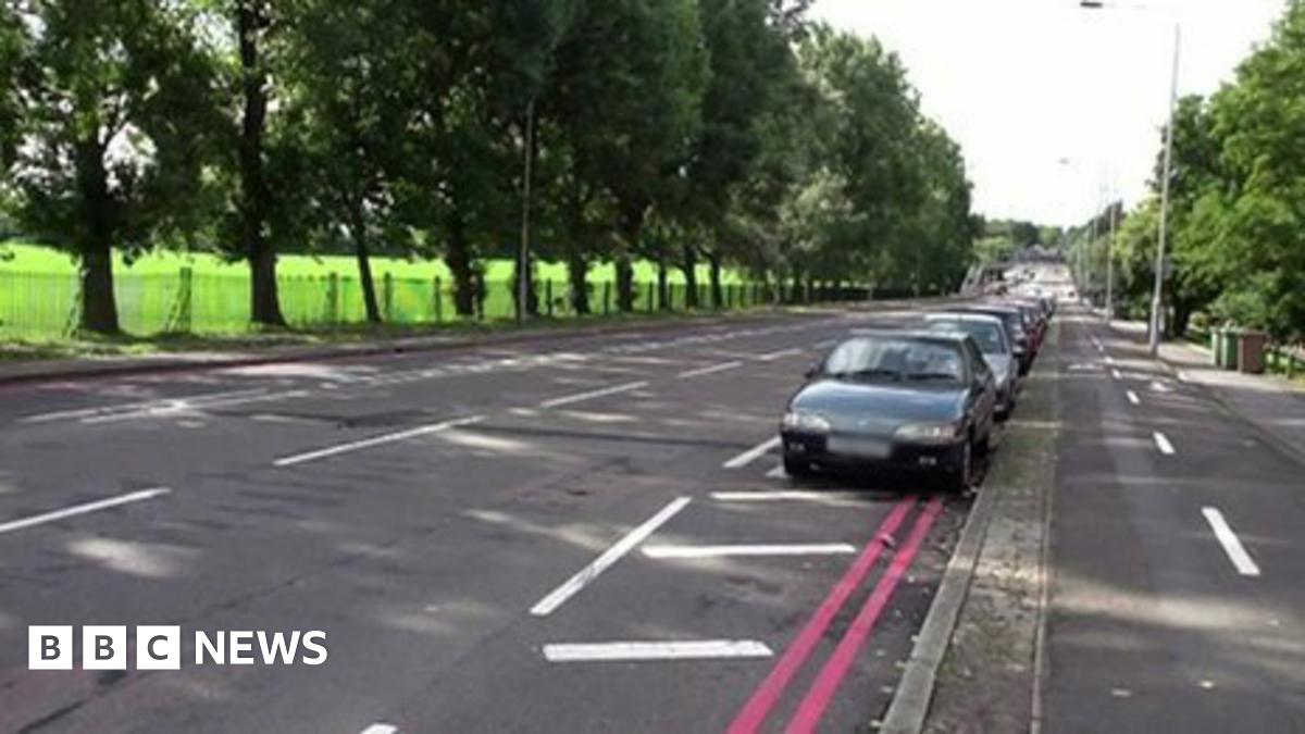 Police officer critically injured in hit-and-run in Sutton - BBC News