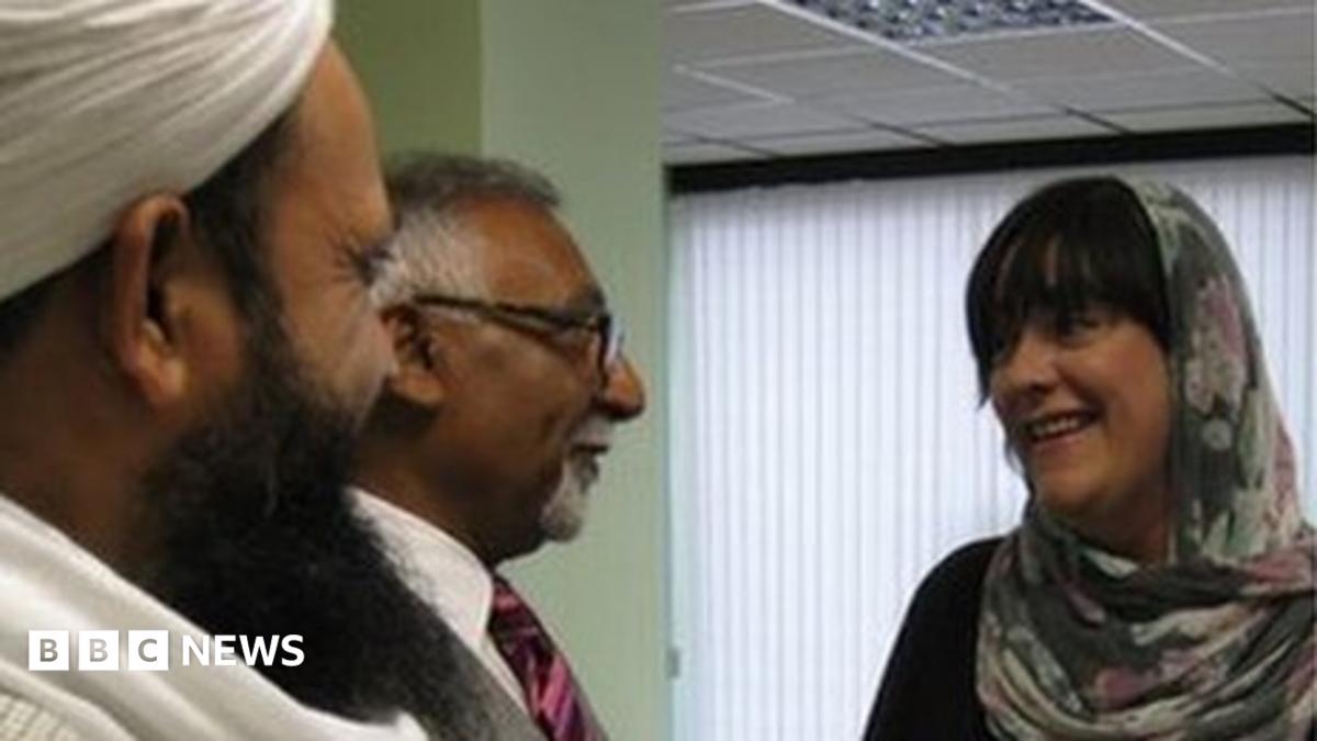 UKIP holds meetings to win over British Asians - BBC News