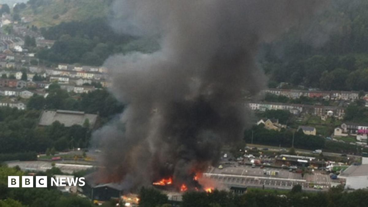 Sixty fire fighters tackle factory fire in Llwynypia, near Tonypandy ...
